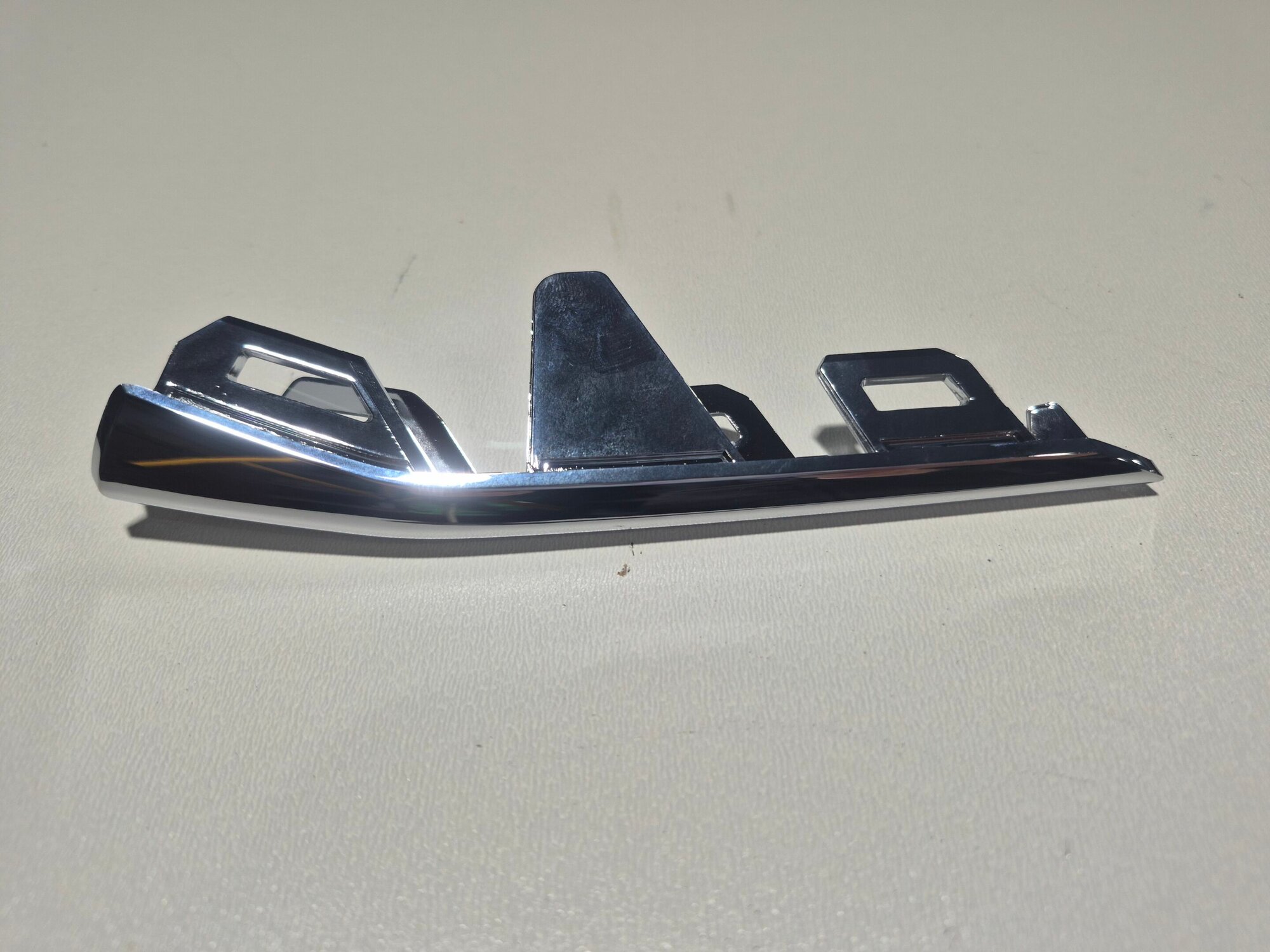 Накладка бампера переднего левая JAC J7 [1.5 16V 6MT лифтбэк Turbo] 2803150U7300