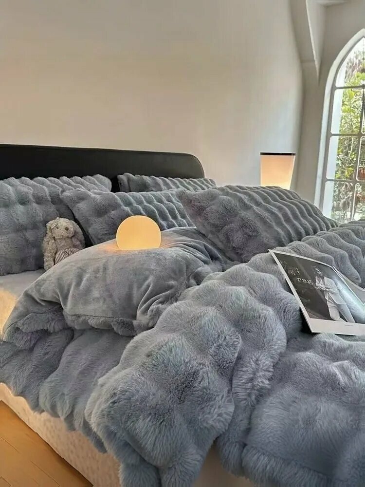 Комплект постельного белья, Велюр искусственный, Мех искусственный, Двуспальный с простыней Евро, наволочки 48x74