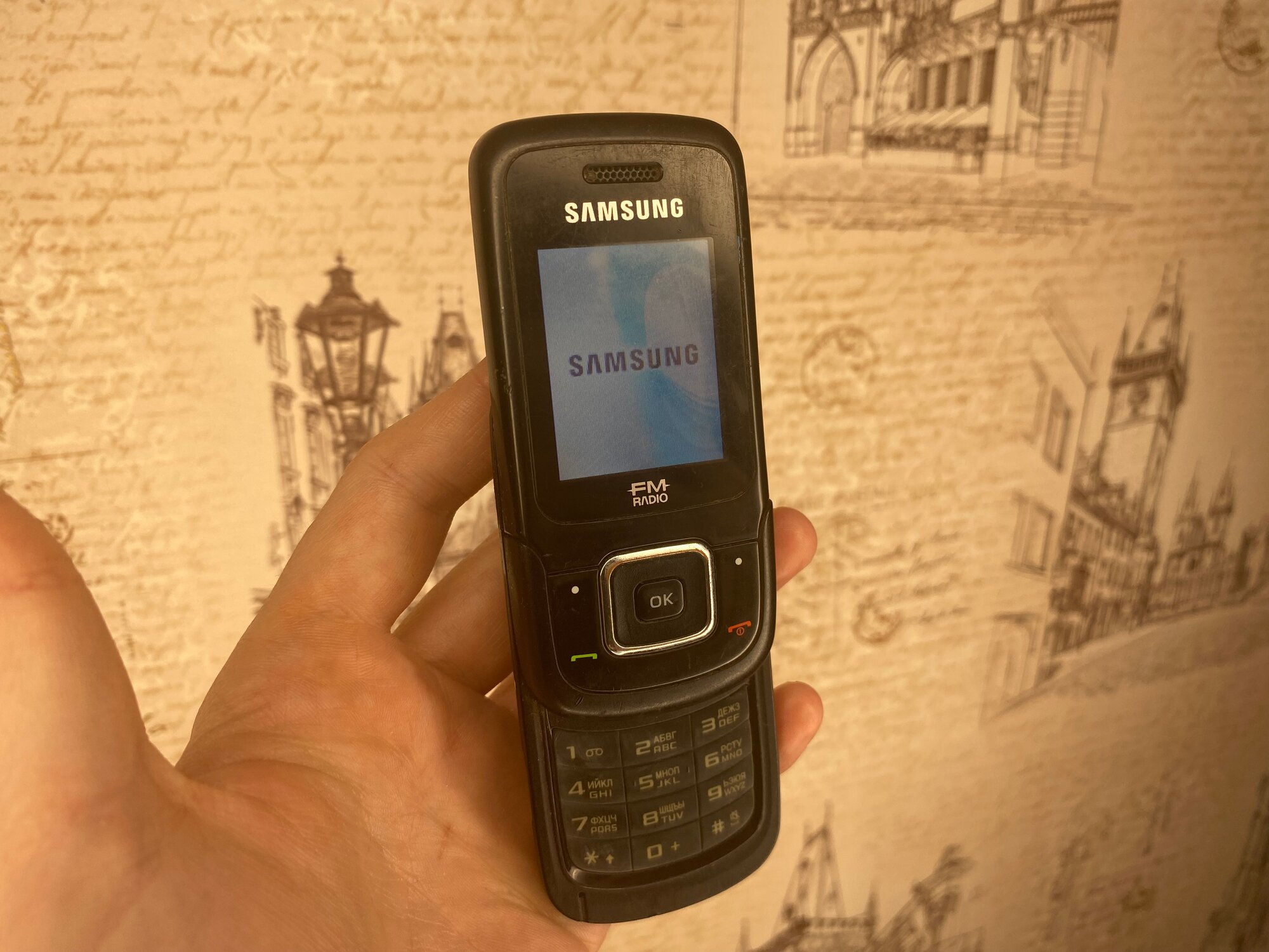Samsung E1360M Оригинальный Б/У Retro Mania дарит ностальгию,