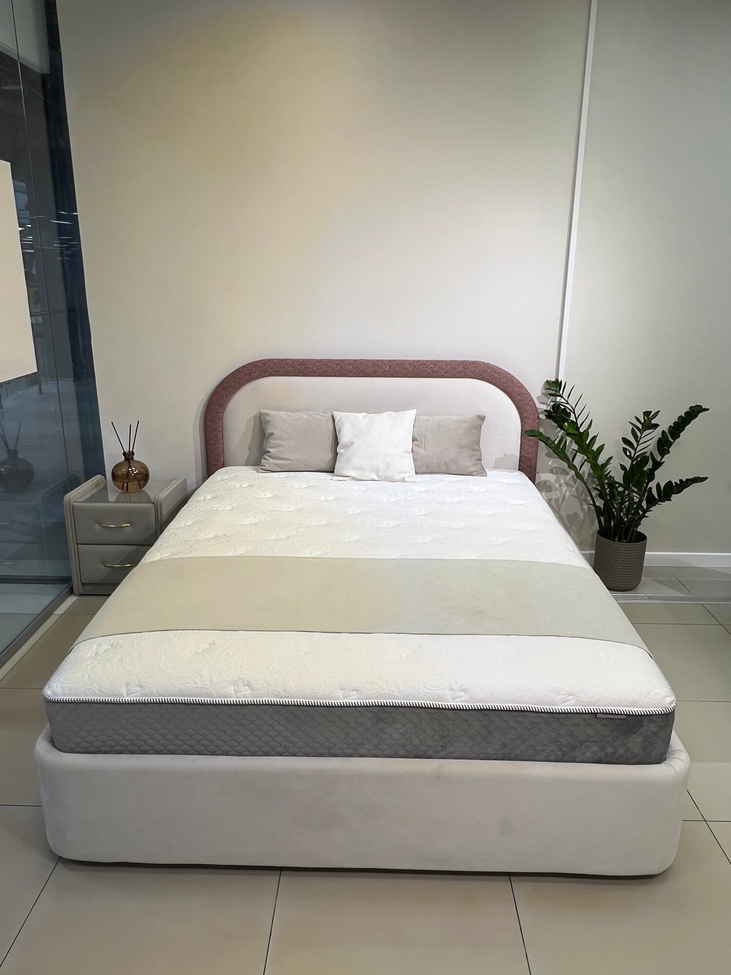 Дизайнерская двуспальная кровать "Флоренция" с мягким изголовьем бежевая 160х200