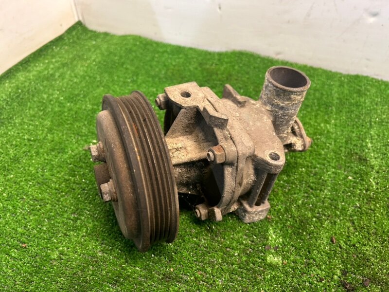 Насос водяной помпа Chevrolet Niva 2123