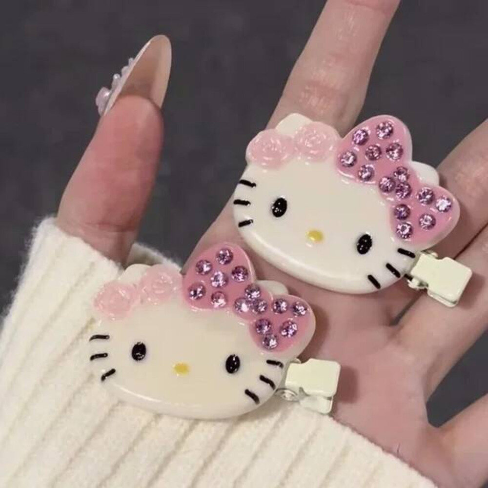 Гавайи Hello Kitty Франжипани Заколка для волос Аниме Черная кожа KT Милая заколка Яйцо Цветок Заколка с боковым зажимом Пляжные аксессуары для волос