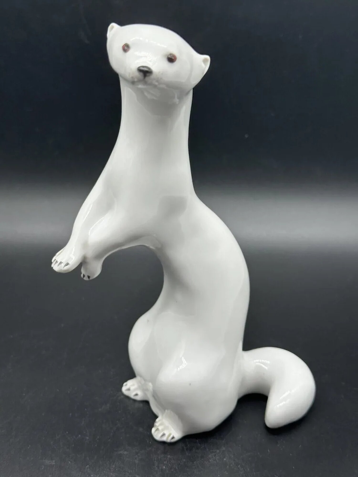 Статуэтка Ласка фарфор ЛфЗ 1960 годы редкая