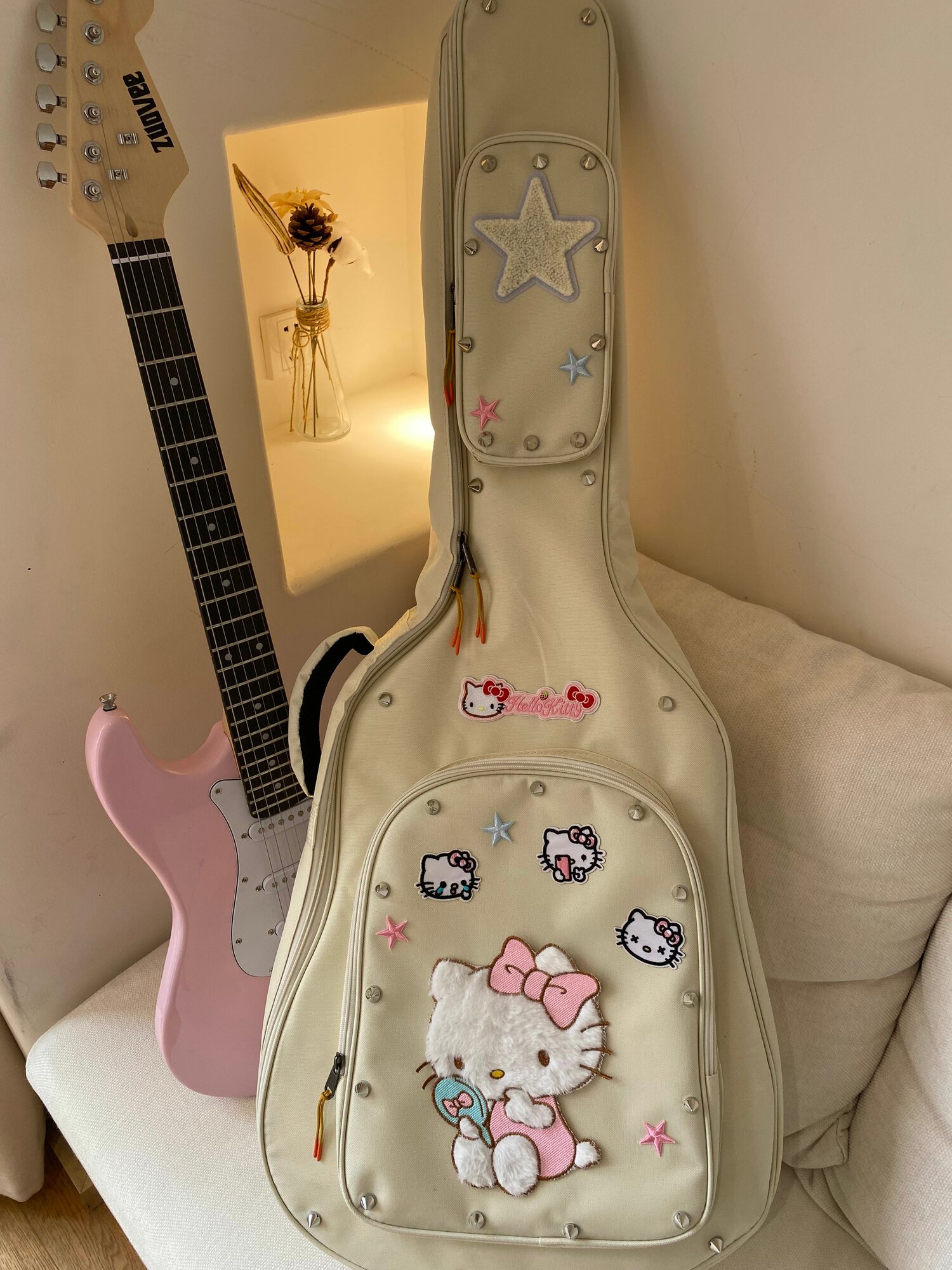 Белый утолщенный чехол для акустической гитары 40/41 дюймов с подушечной защитой и стильным дизайном для музыкантов