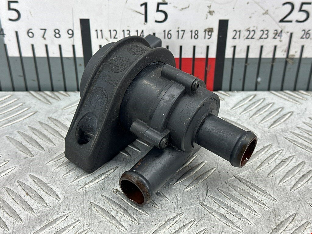 Дополнительная водяная помпа Volkswagen Tiguan 1 1K0965561F арт. 2269238