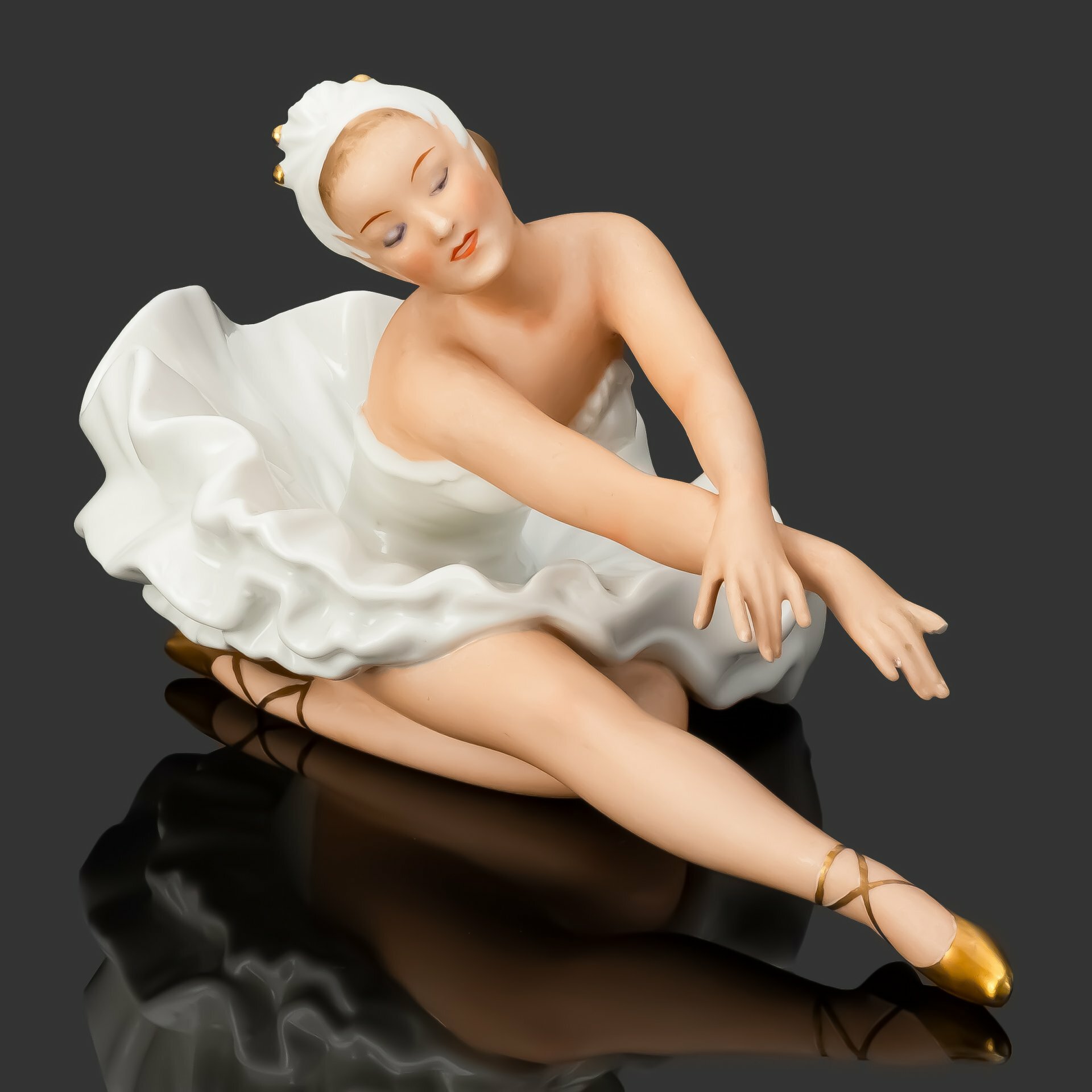 Статуэтка "Сидящая балерина", фарфор, роспись, золочение, Wallendorf, Германия, 1963-1990 гг.