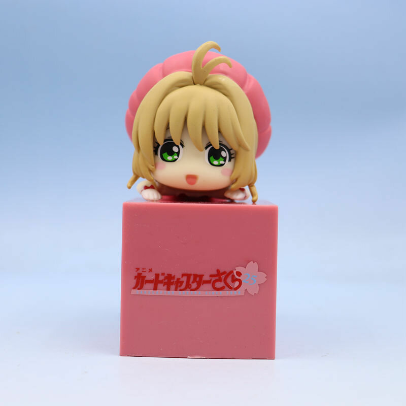 Три очаровательные фигурки Сакуры Кимото в версии Q из аниме «Cardcaptor Sakura».