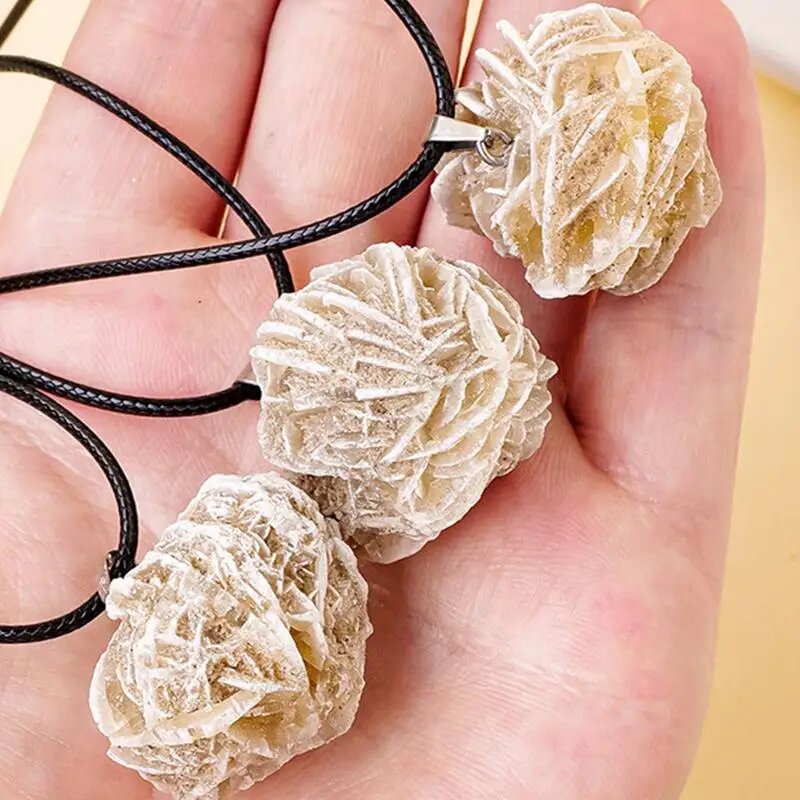 Розовый кристалл пустыни ожерелье