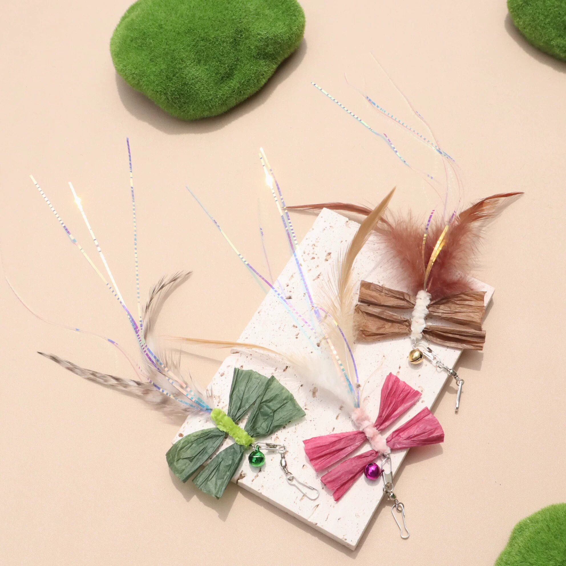 Новая серия длинных игрушек для кошек: разноцветная ловушка-дразнилка из рафии в виде бабочки-цветочницы с заменяемой