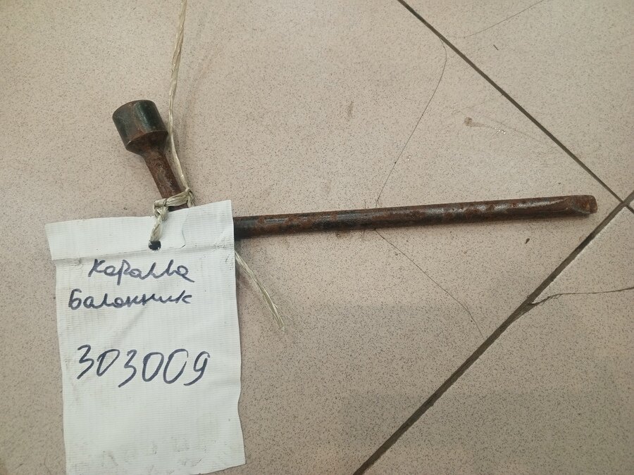 Ключ баллонный от Toyota Corolla E150 2006-2013