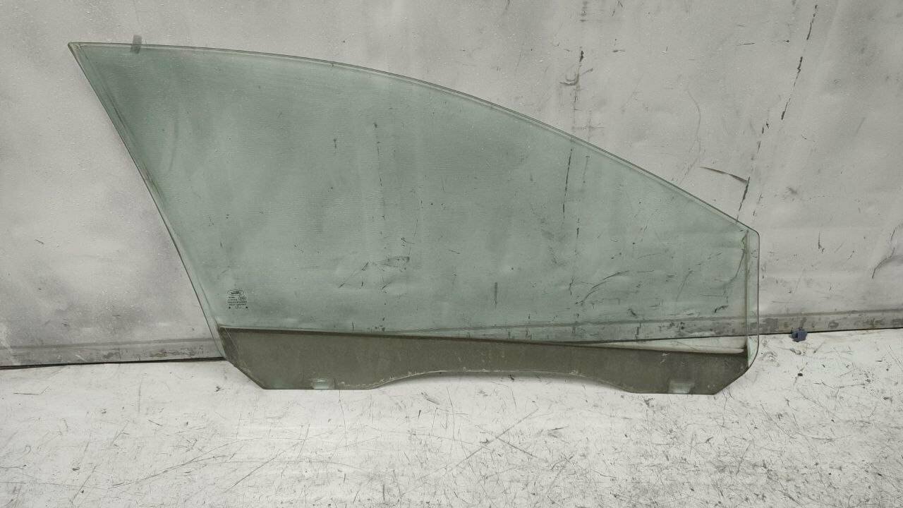 Стекло двери передней левой Ford Focus 2 рест. 2009 8M51-20125-A