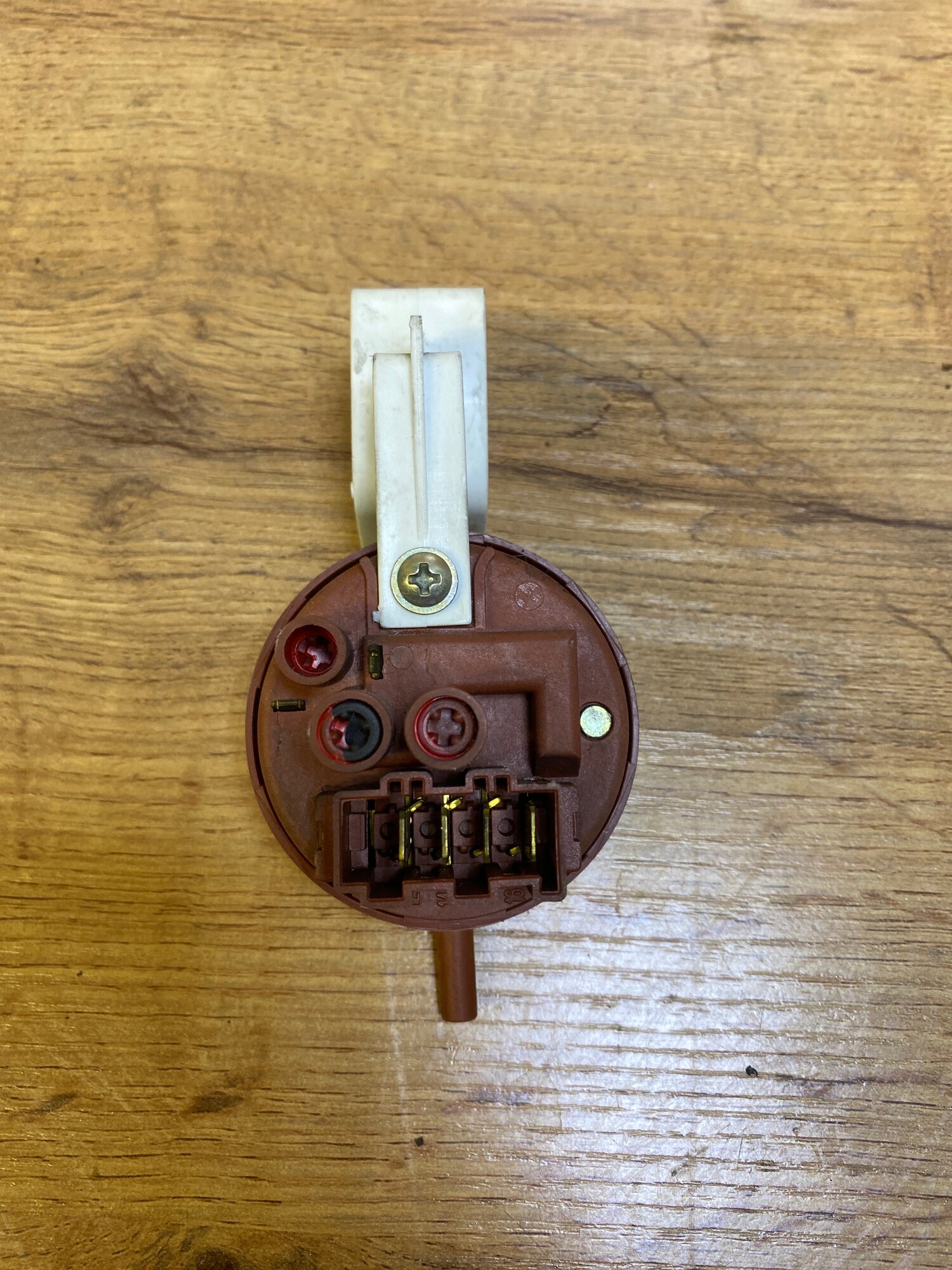 Прессостат(датчик уровня воды) Hotpoint-Ariston для стиральных машинAVL 100 P, оригинал, б/у