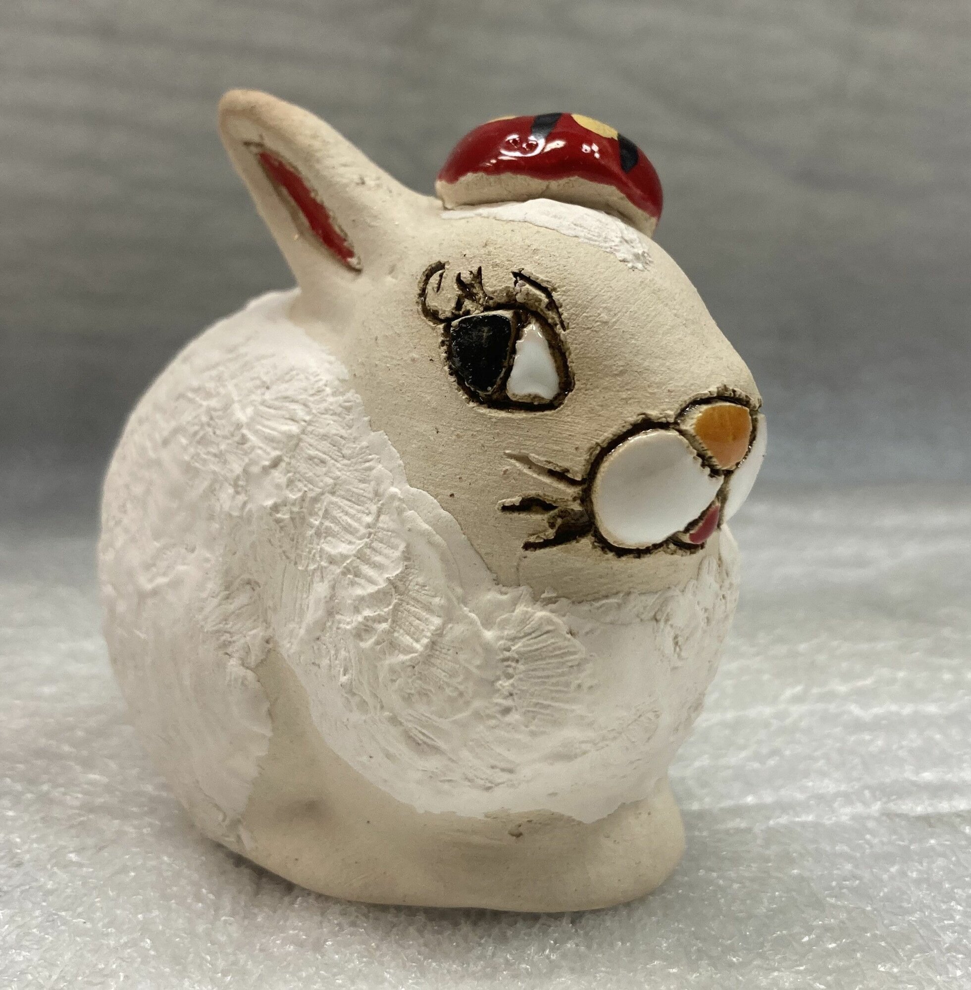 Арт-Салон на Октябрьской, статуэтка "Заяц малый", керамика, 6х6,5х4 см.