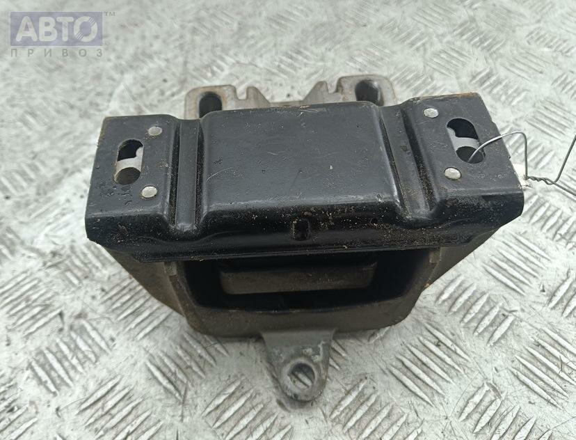 Подушка крепления двигателя Volkswagen Golf-4