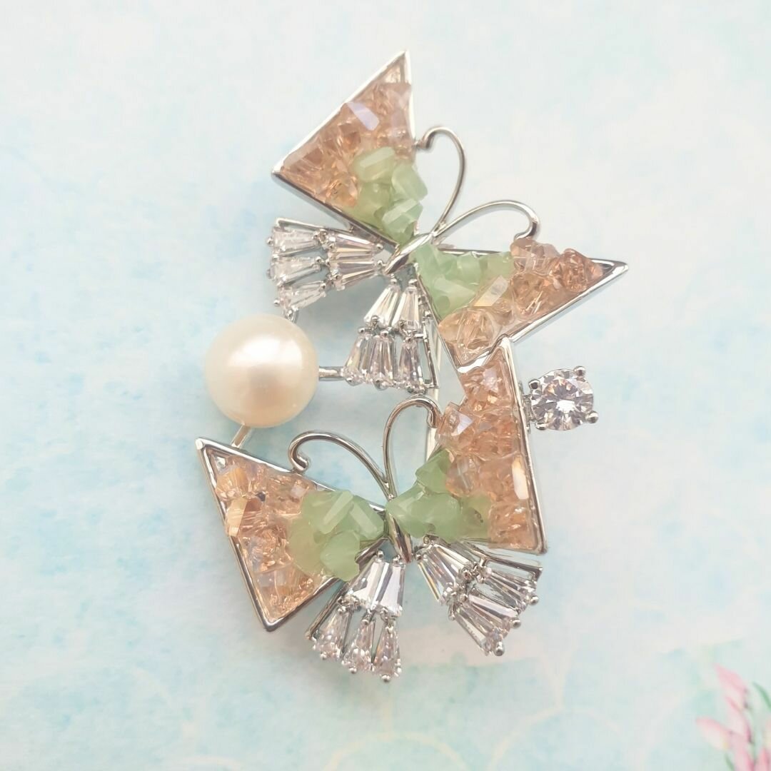 Брошь, жемчуг культивированный, стразы