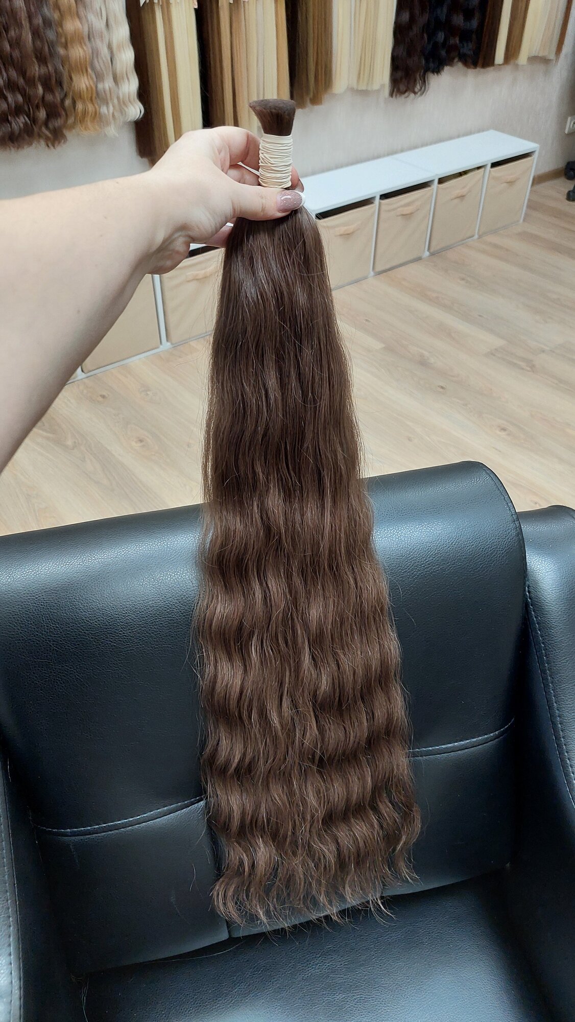 Натуральные волосы для наращивания 70см, 130г, природная волна, темно-каштановые/русые, категория люкс