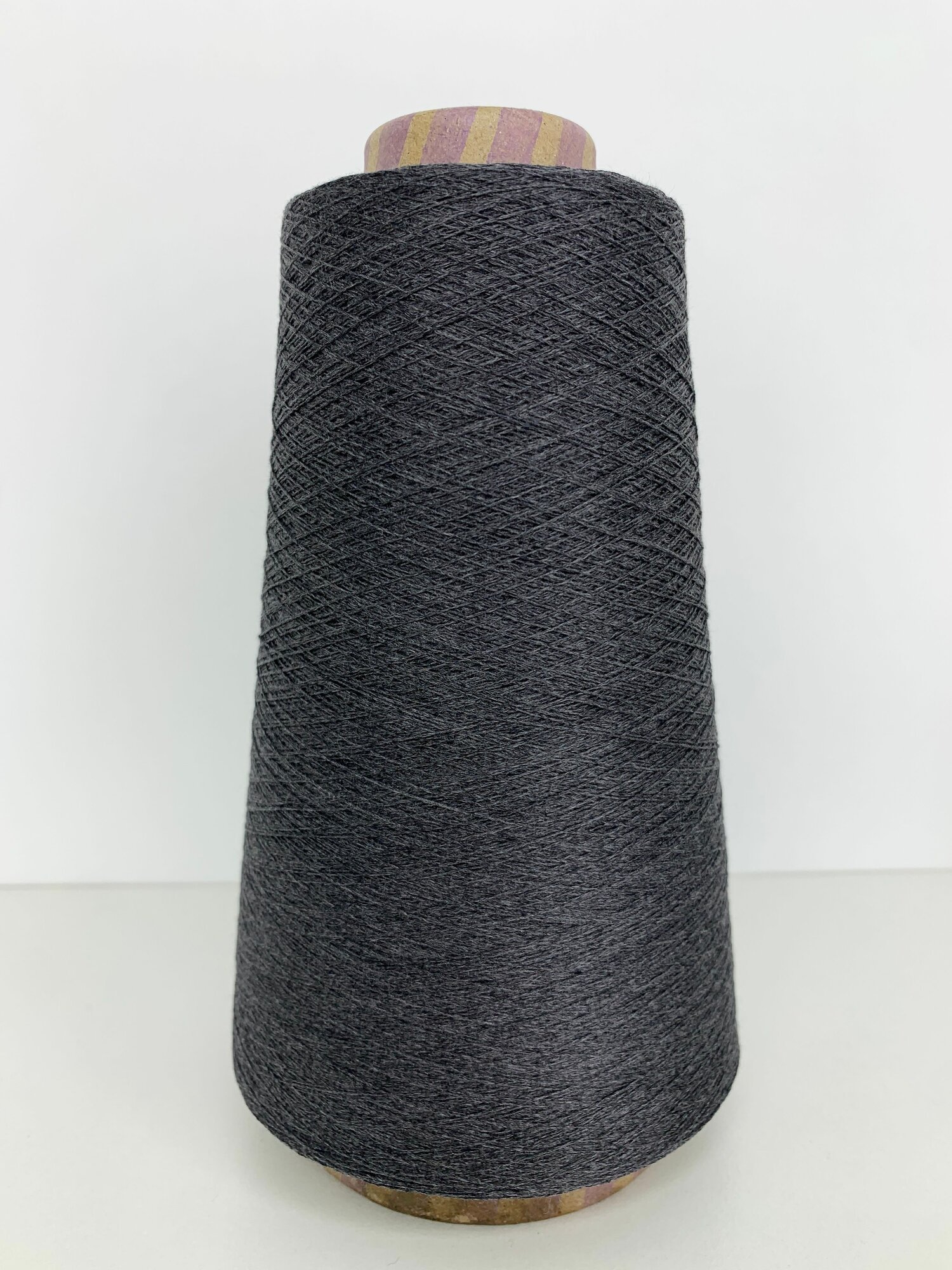 STONESILK - Botto Giuseppe; 100% шелк; 3000м/100гр; col. 3200, цвет: матовый глубокий серый, вес 150гр. italyyarn