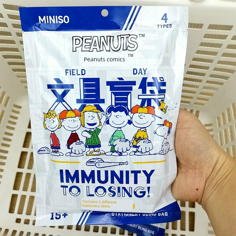Набор канцелярских принадлежностей MINISO Snoopy Sports Star: 5 предметов (гелевая ручка, блокнот, стикеры)