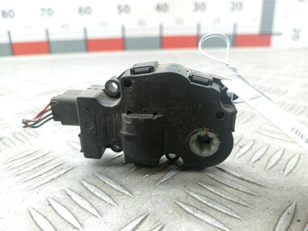 Сервопривод (электропривод моторчик привода) заслонки печки BMW 5-Series (F07/F10/F11/F18) 64119319037 арт. 2246022