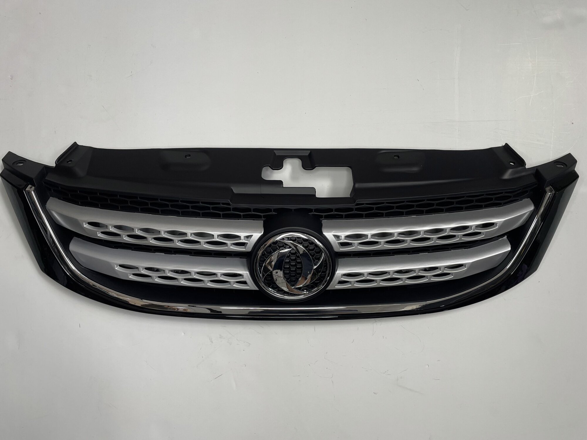 Решетка радиатора Dongfeng H30 Cross [1.6 16V 5MT хетчбэк] 6121009AA