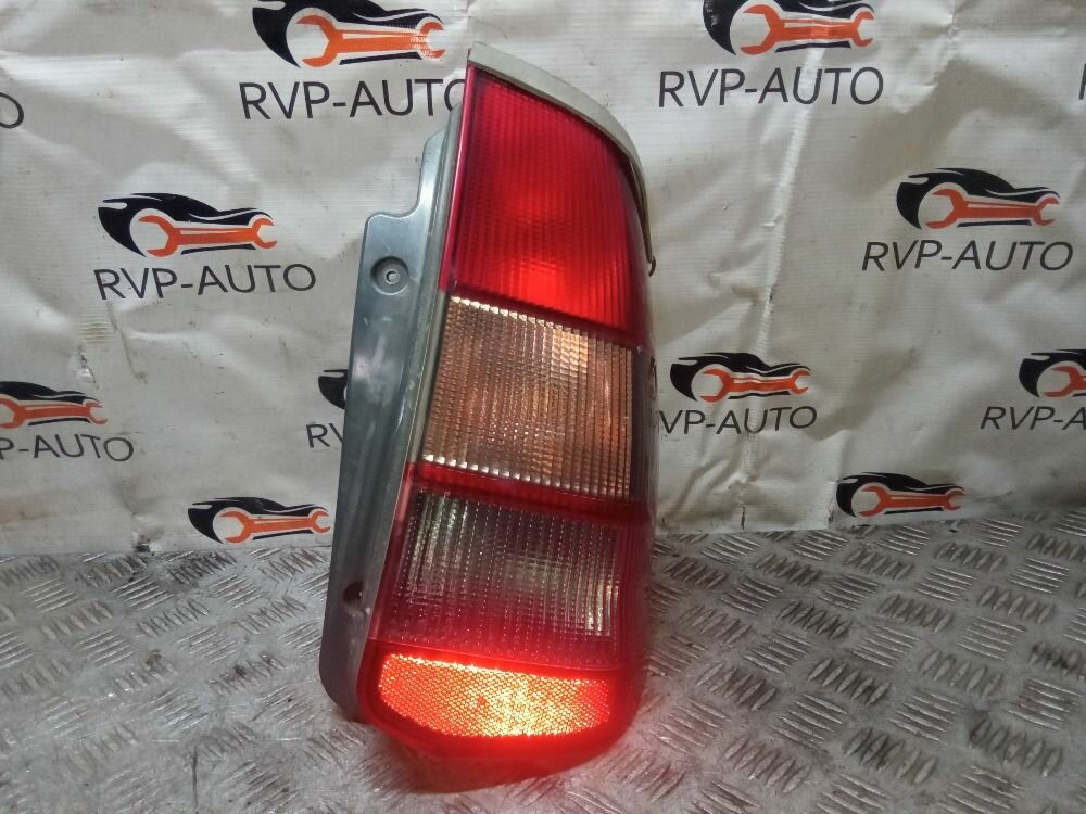 Фонарь задний правый Mitsubishi Space Star 1 MR392750