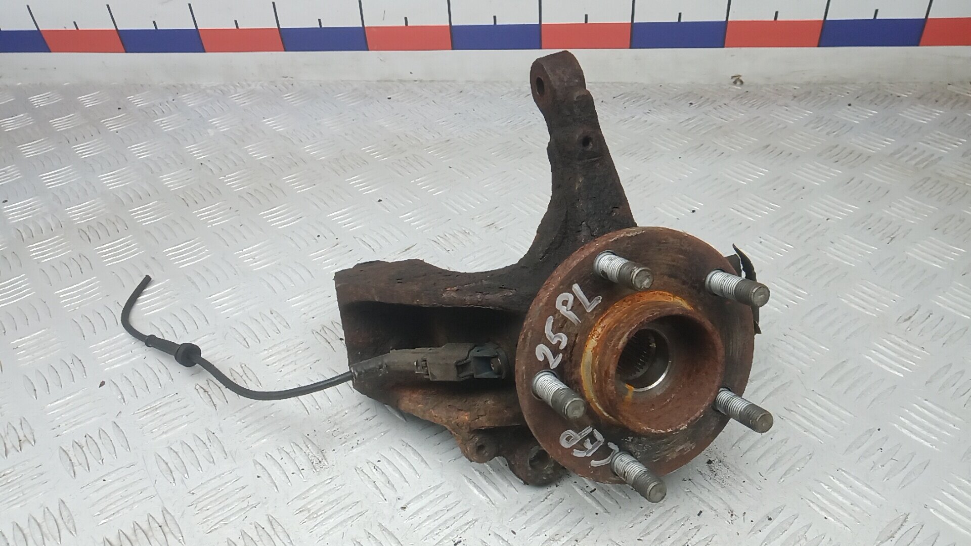 Ступица передняя левая FORD FOCUS 2