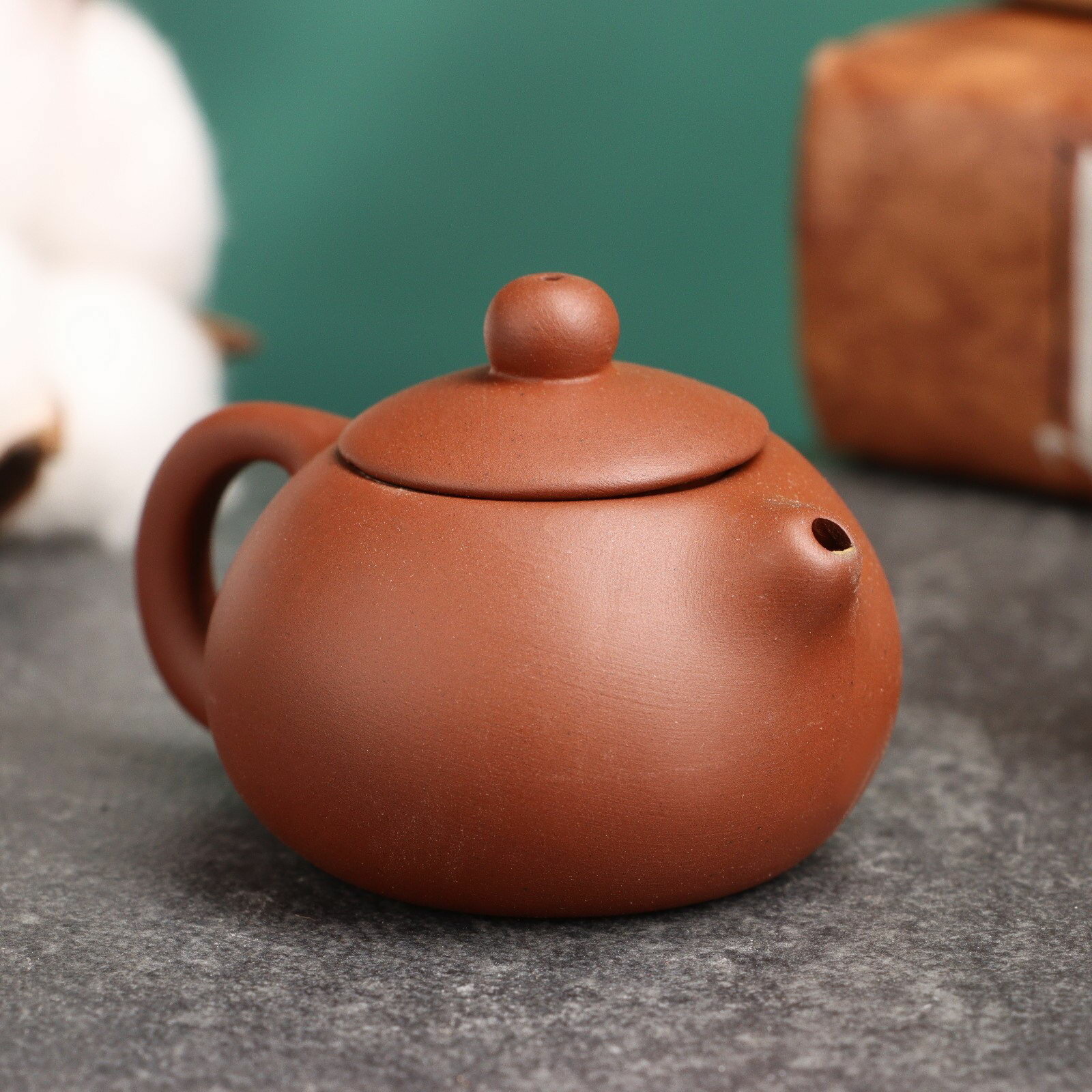 Фигурка керамика "Чайничек", 5x7 см, форма фигуры: посуда, тематика праздника: универсальная тематика