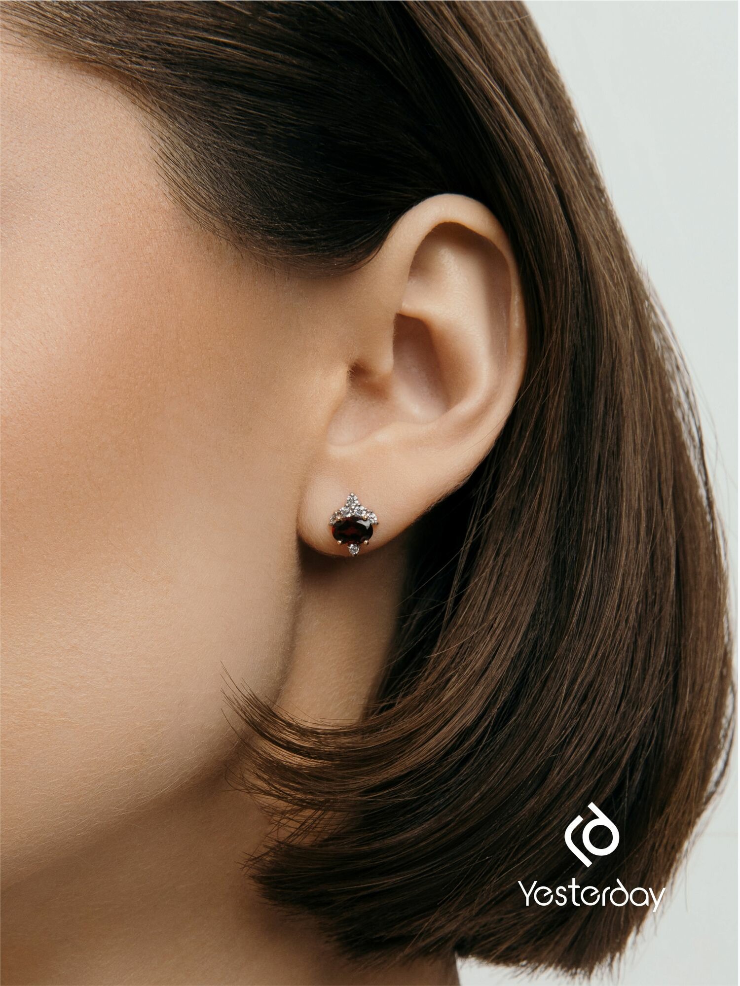 Серьги пусеты, красное золото, 585 проба, фианит, гранат