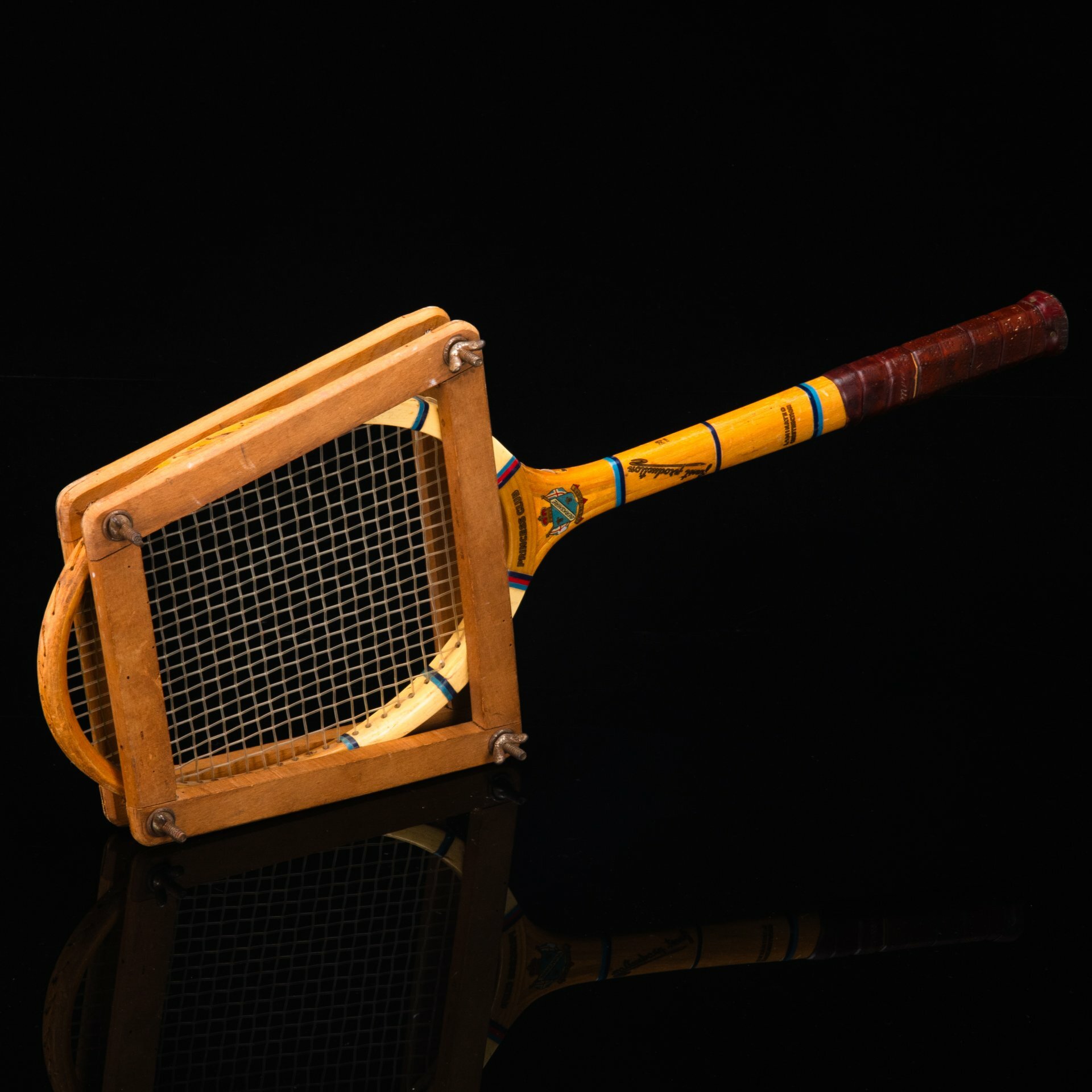 Ракетка для бадминтона с струбциной, дерево, металл, деколь, лак, кожа