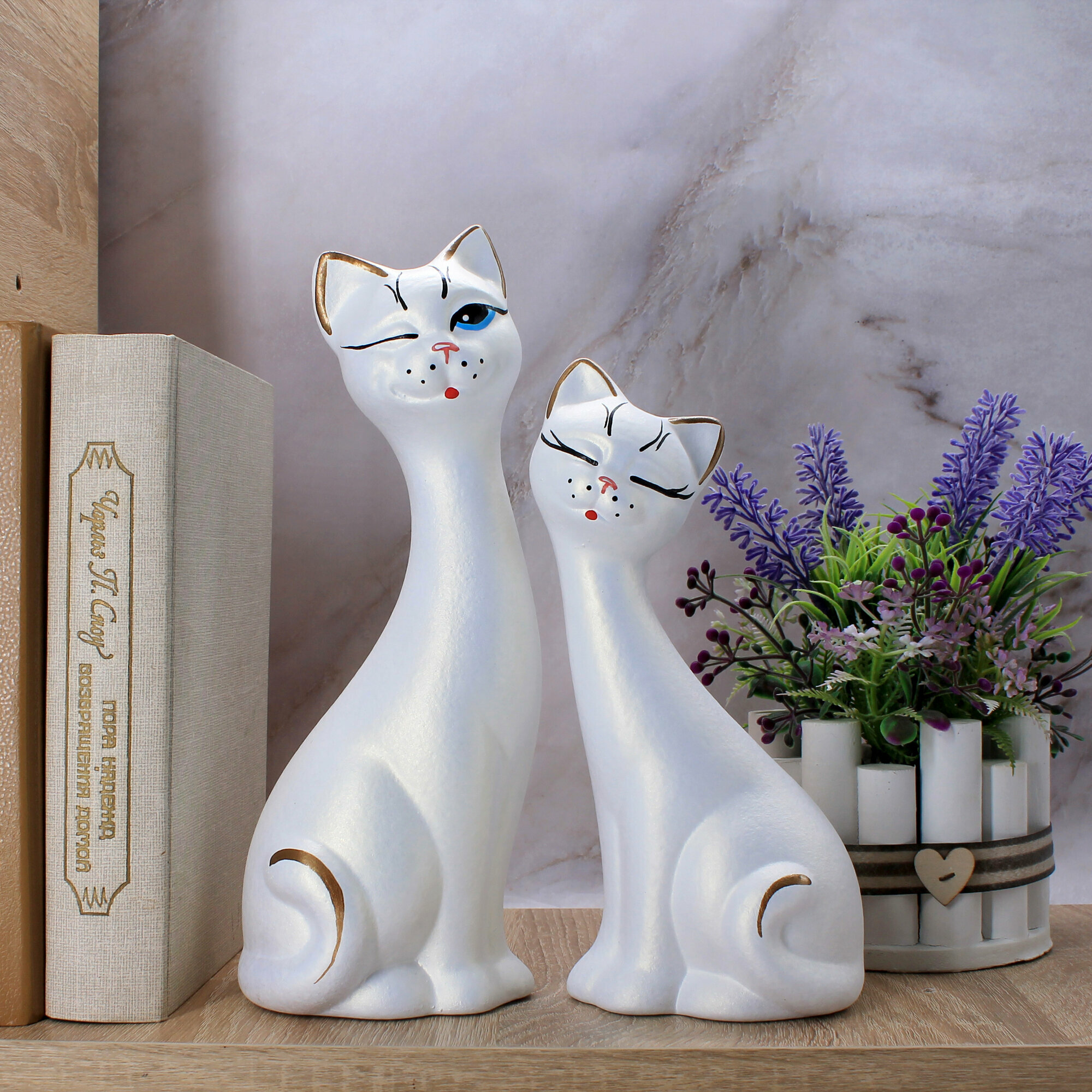 Статуэтки Кот и Кошка "Кит и Кэт" , 24 см и 21 см , керамика , ручная роспись , цвет белый перламутровый