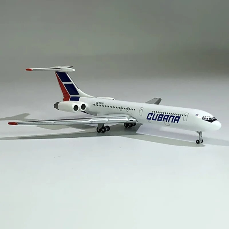 Модель самолета Ilyushin Il-62M HYINUO 1:500 металл