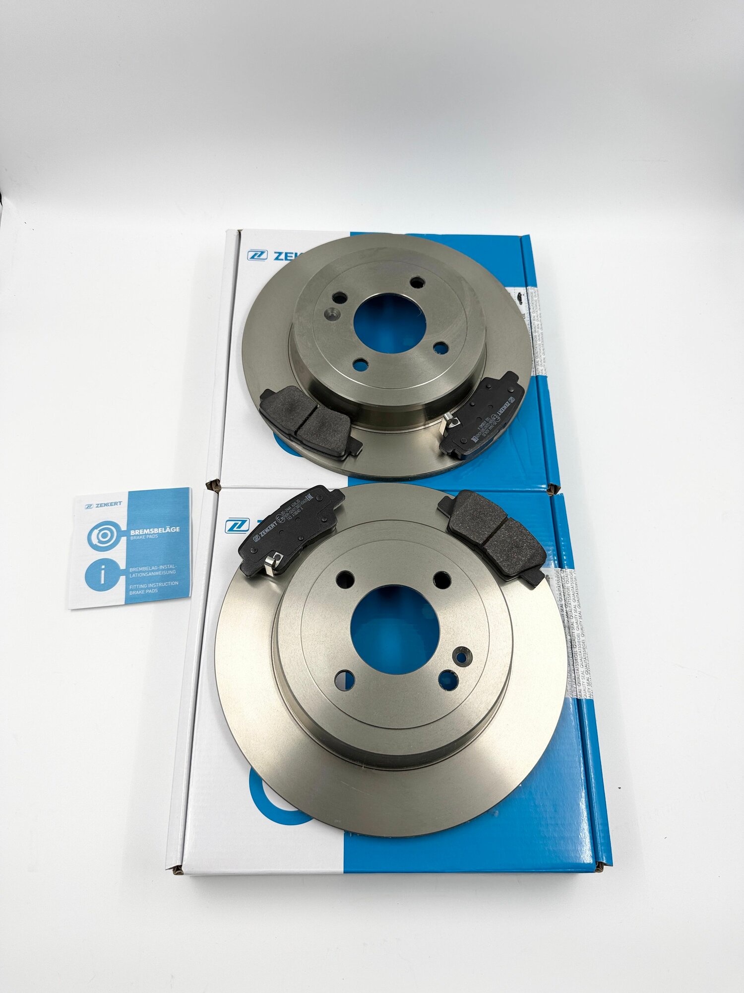 Комплект задних тормозных дисков с колодками ZEKKERT, для Hyundai Solaris IV V; Kia Rio III IV; к-кт.