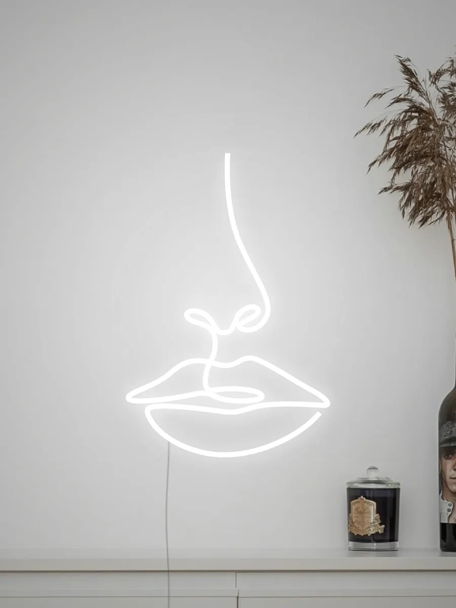 "Губы" неоновая лампа, светильник