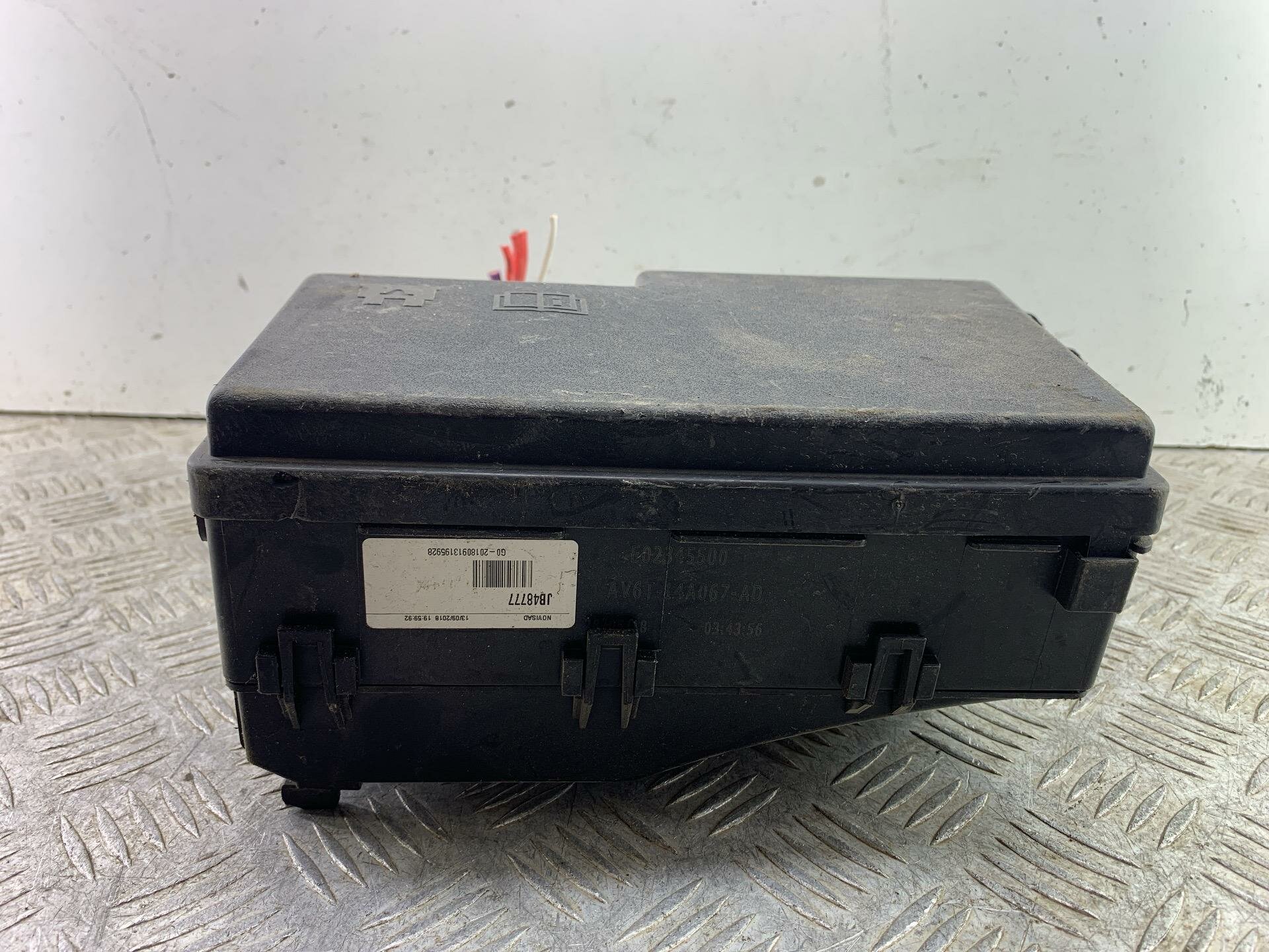 Блок реле и предохранителей Ford Focus 3 (2011 - 2015) AV6T14A067AD