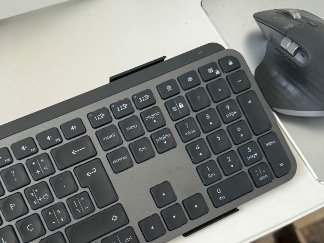 MX Keys Logitech Эргономичный стояк