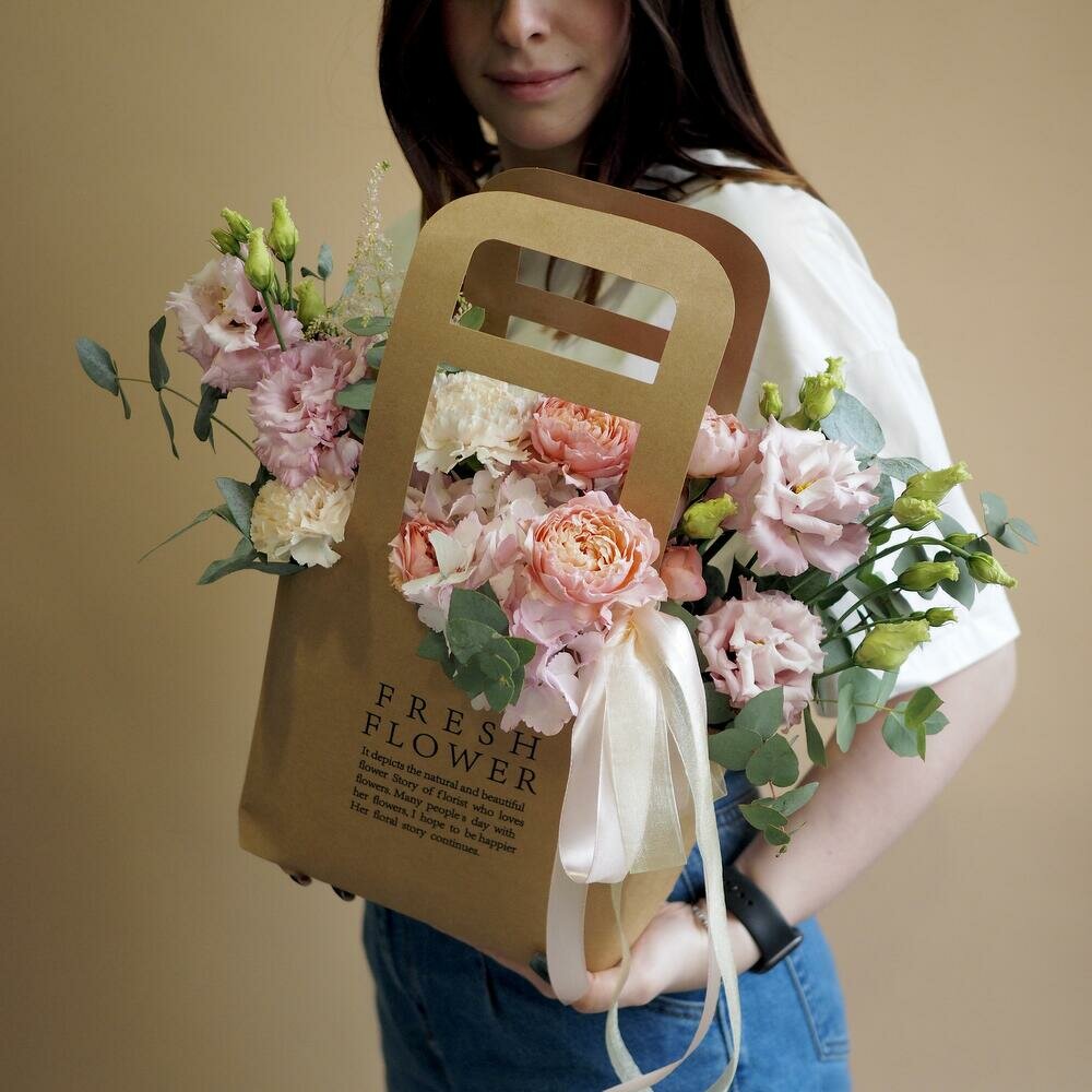 Элегантность с эустомой и кустовой розой