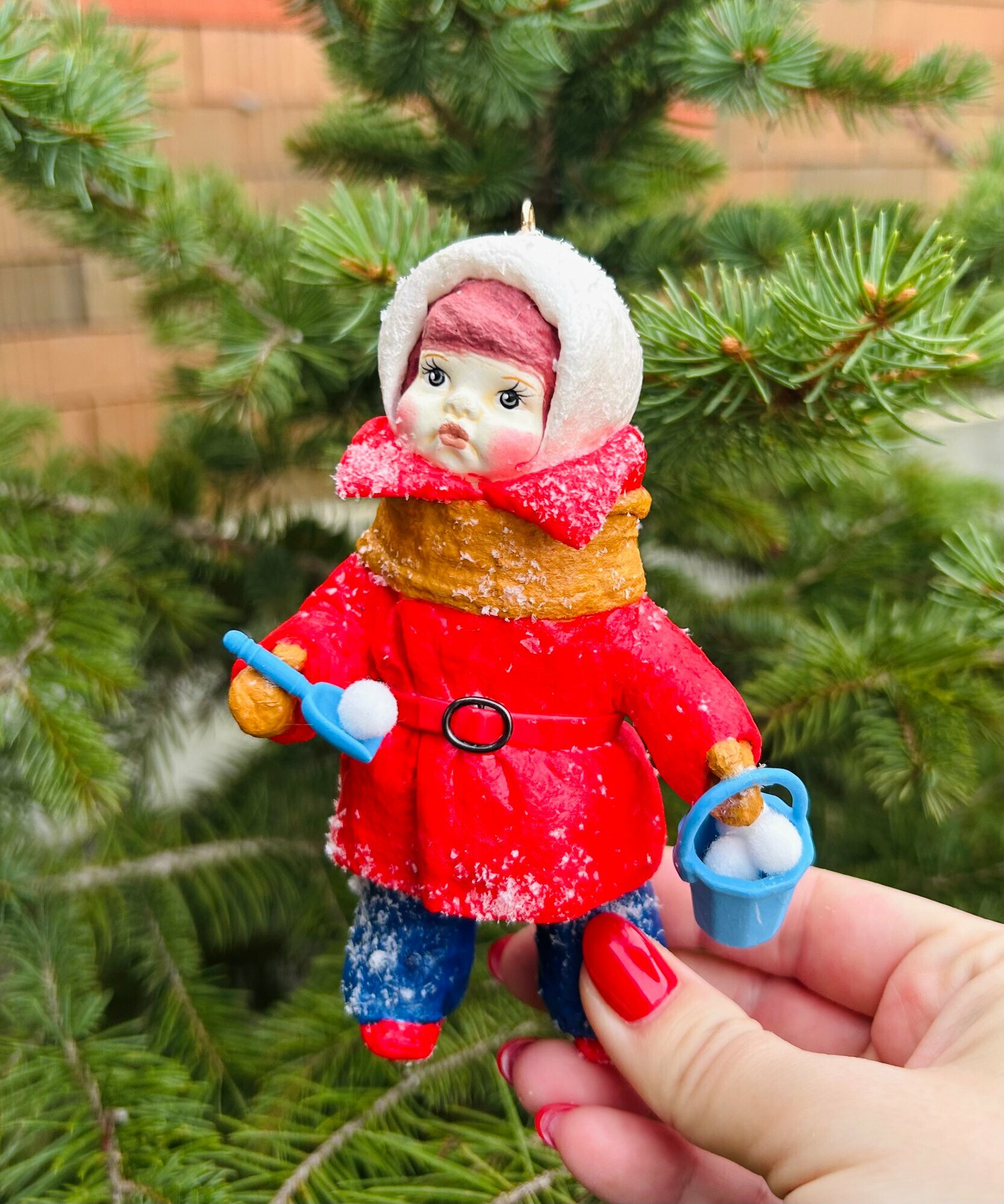 Ватная елочная игрушка - девочка в красной шубке