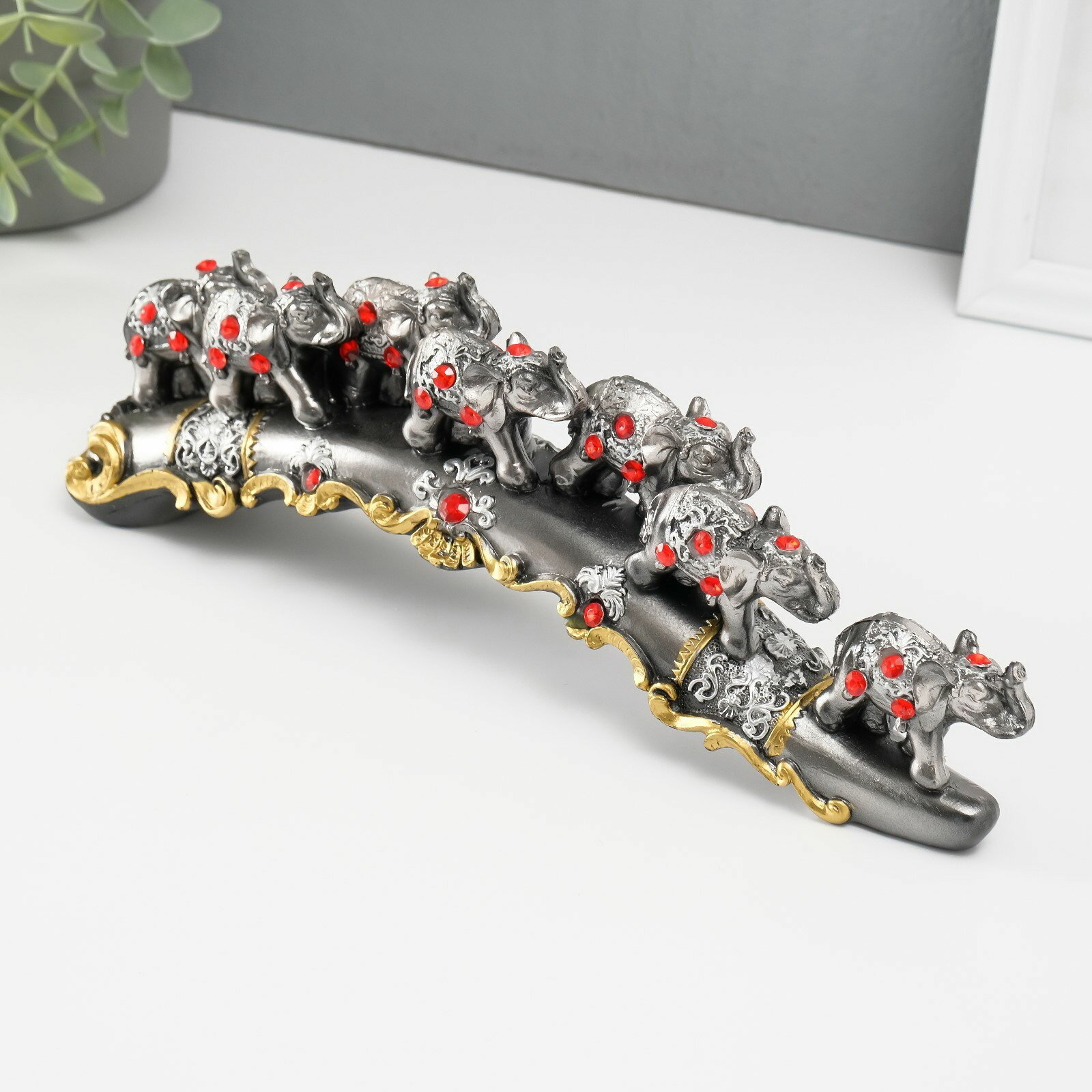 Фигурка полистоун "7 слонов на дуге со стразами", 29.5x7x5 см