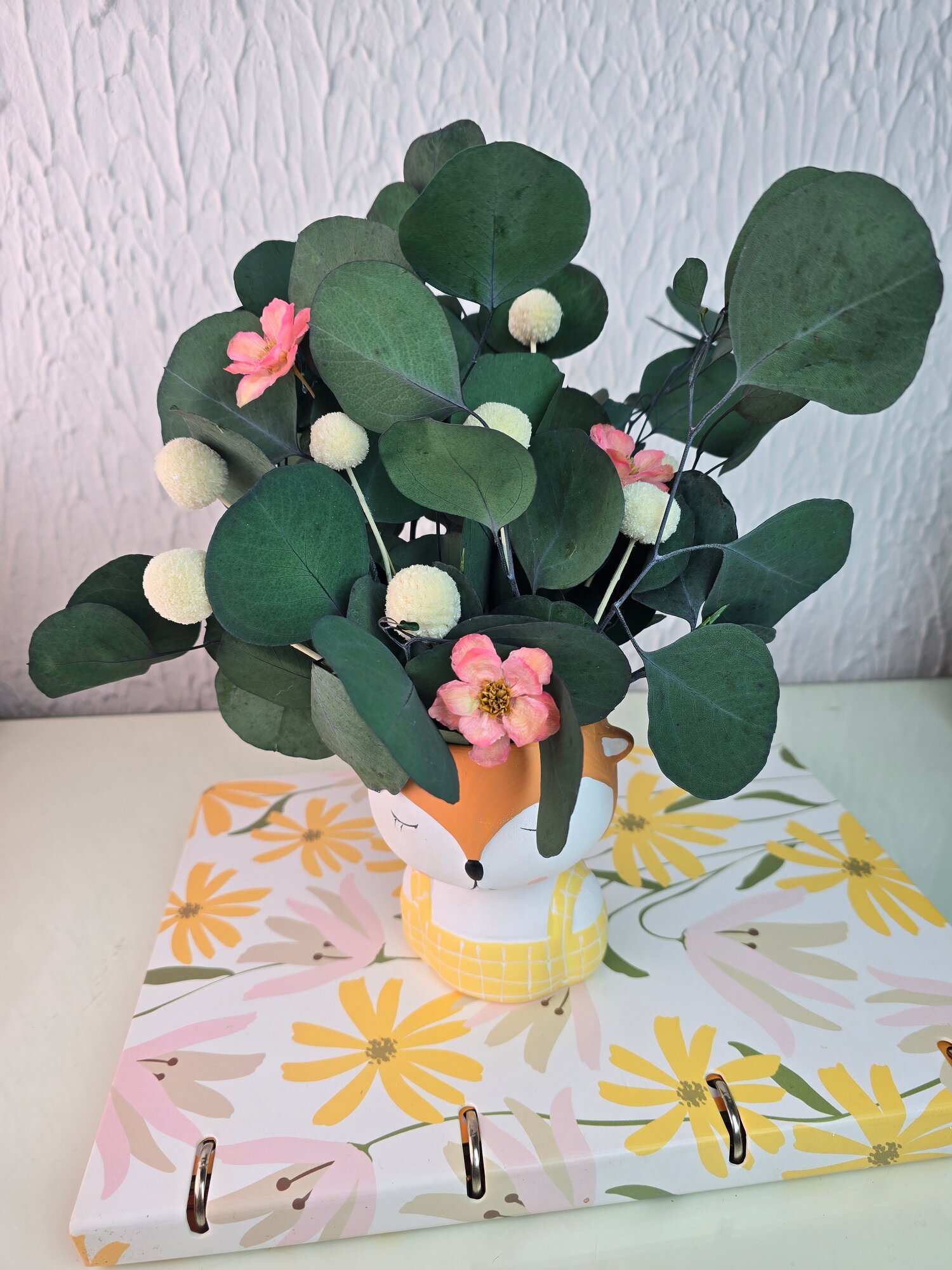 Букет из стабилизированного эвкалипта и сухоцветов в кашпо "Лисичка", желтый | подарок на 8 марта