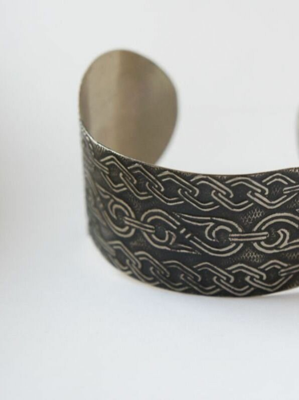 Незамкнутый браслет