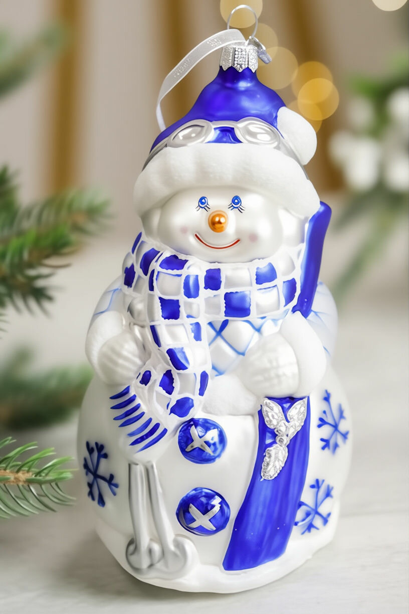 Стеклянная елочная игрушка Снеговик Джефф в синем наряде, 15 см, Winter Deco 4060417-wd