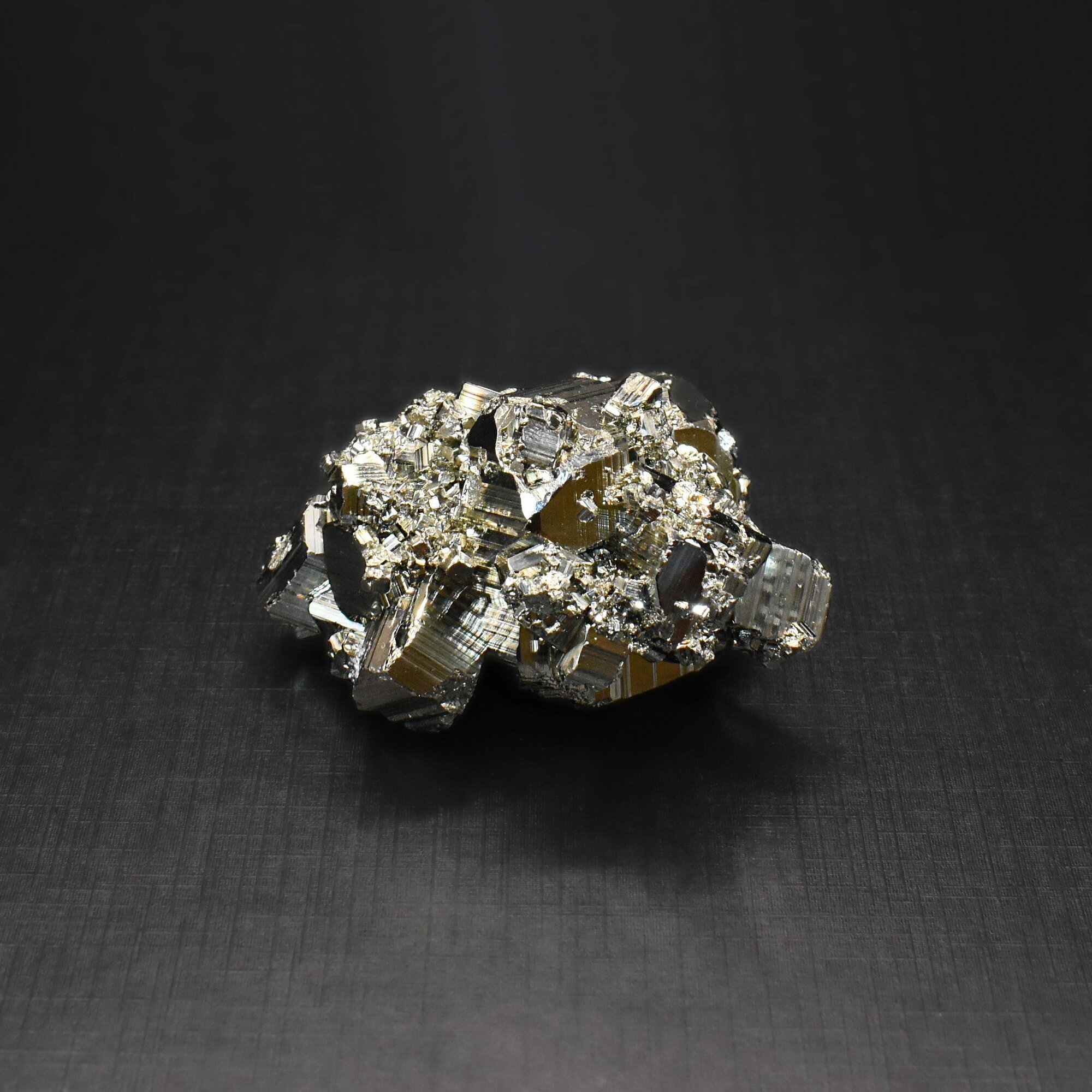 Пирит сросток кристаллов 219 г, Huanzala, Перу