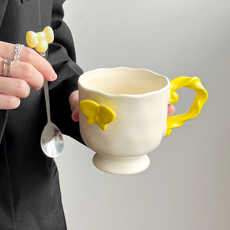 Изящная керамическая кружка с бабочкой для девочек, стильная кофейная кружка, идеальный подарок для любого случая.