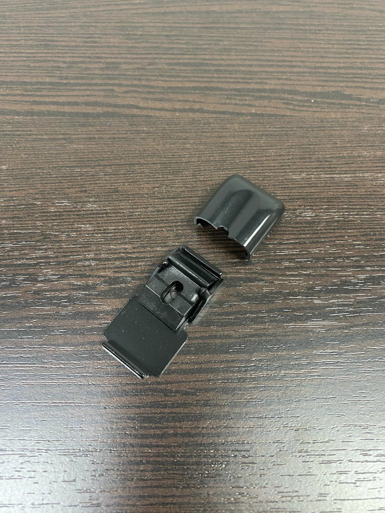 Замок крепления с заглушкой для профильных карнизов 2100.2121