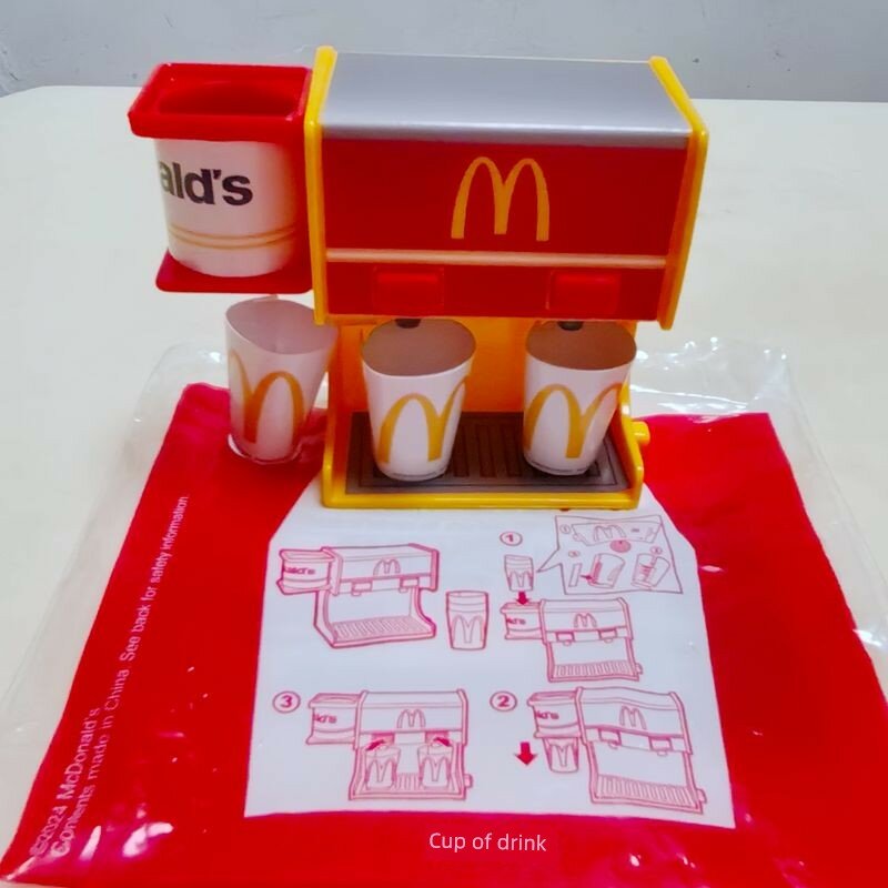 Игровой автомат для напитков в тематической игре McDonald's