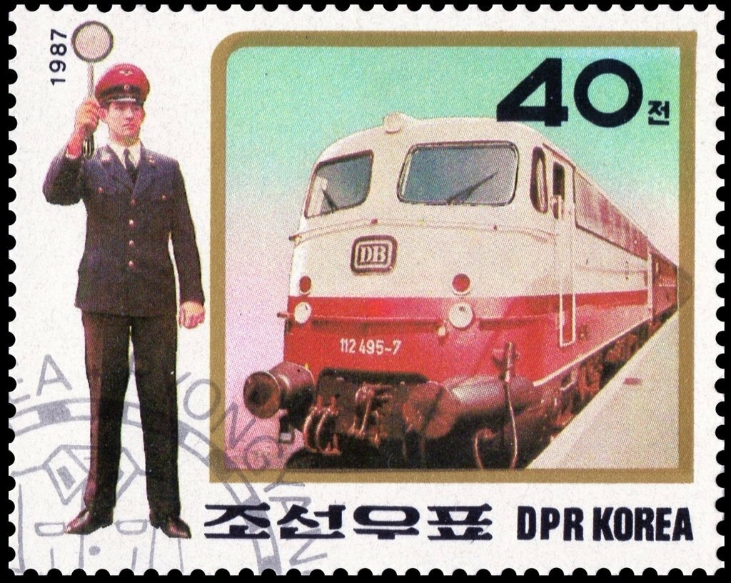 (1987-089) Марка Северная Корея "Униформа (6)" Униформа ЖД III