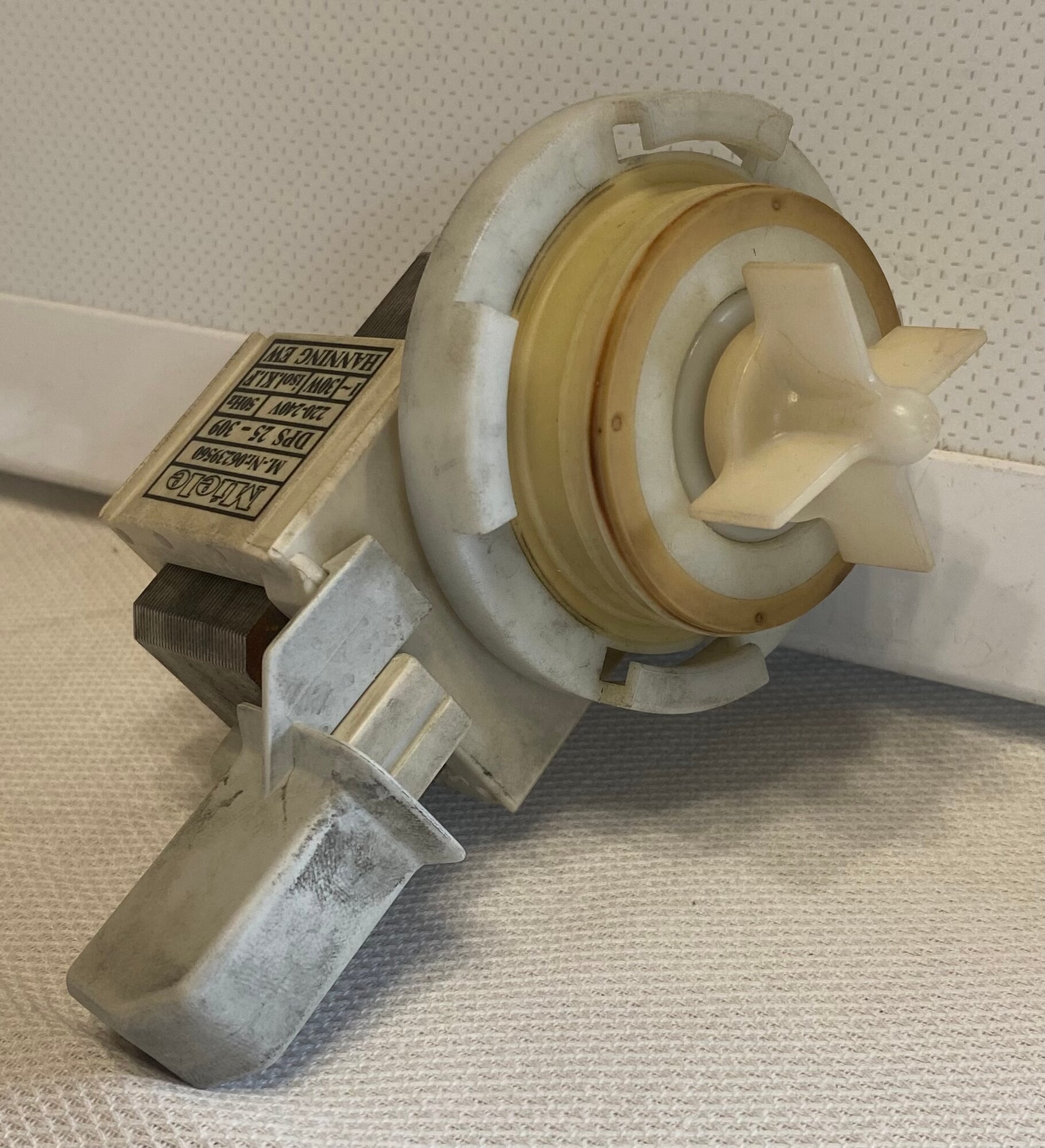Сливной насос для стиральной машины Miele (Миле) 06239560