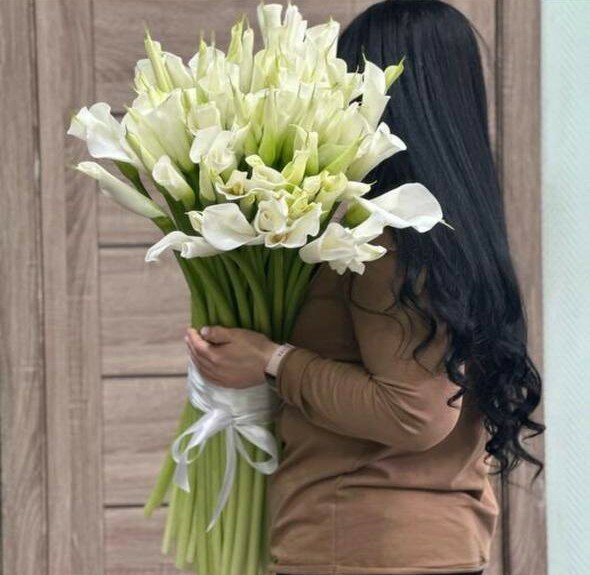 Гигантский букет 101 калла. Белые каллы для любимой девушки. Букет на свадьбу