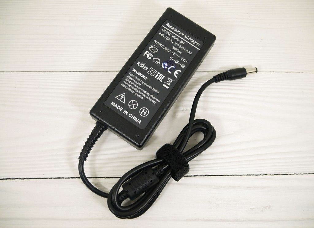 Блок питания универсальный (5.5 мм, 2.5 мм, 12 V, 3.42 А), новый