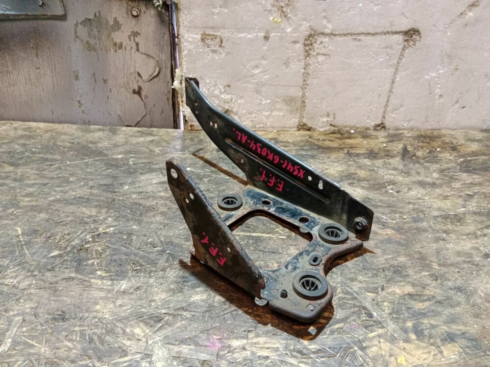 Крепление АКБ (корпус/подставка) Ford Focus I (1998 2004) Б/У с пробегом